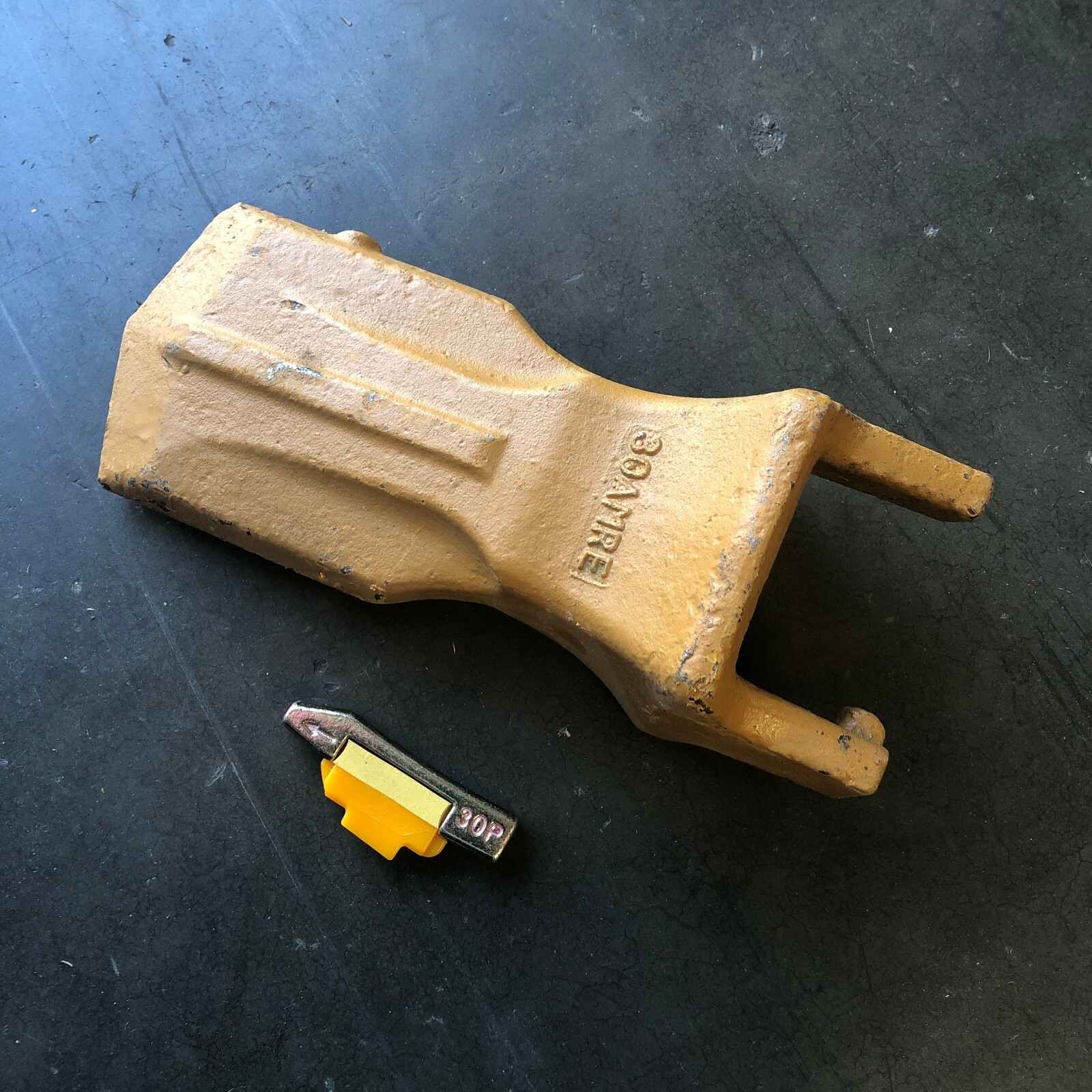 30AMRE VOE 14523946 TEETH BUCKET , VOE 11417147 PIN ,VOE 11417317 ...