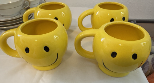 Set of 4 Vintge 70's Throwback Ceramic Smiley Face Yellow Coffee Mugs 3 ...