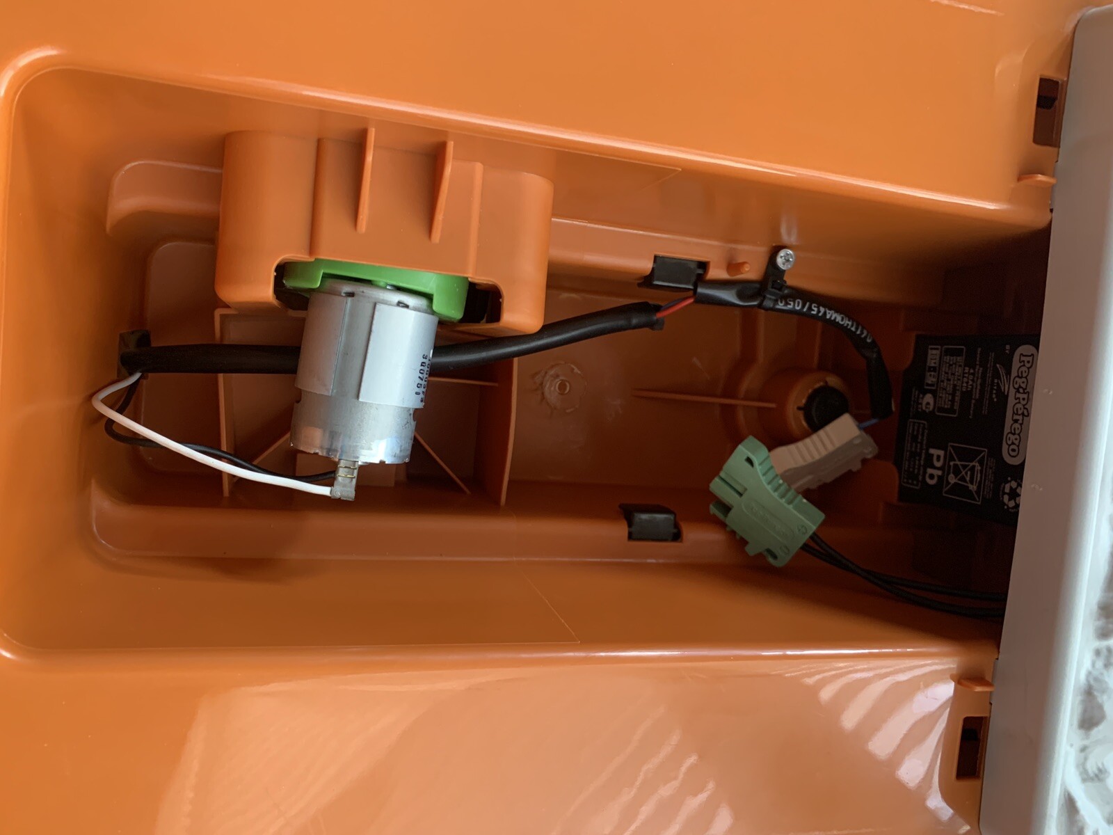 PEG PEREGO THOMAS THE TRAIN RIDE ON ANNIE AND CLARABEL CABOOSE FULLY ...