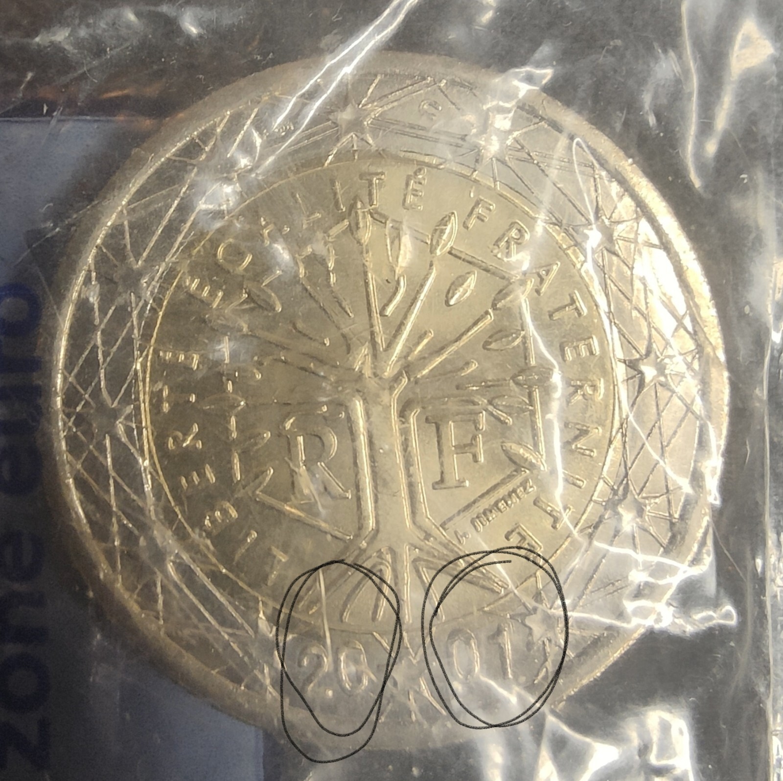 PIÈCE 2 EUROS 2001 FRANCE RARE ARBRE DE VIE ERREUR DE FRAPPE -FAUTÉE ...