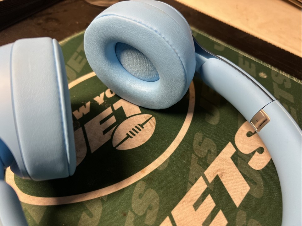 Beats by Dr. Dre Solo Pro On-Ear Wireless Headphones Light BLUE ...