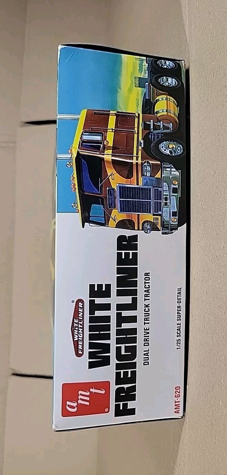 AMT 620 White Freightliner Dual Drive Truck Tractor 1/25 Scale READ ...