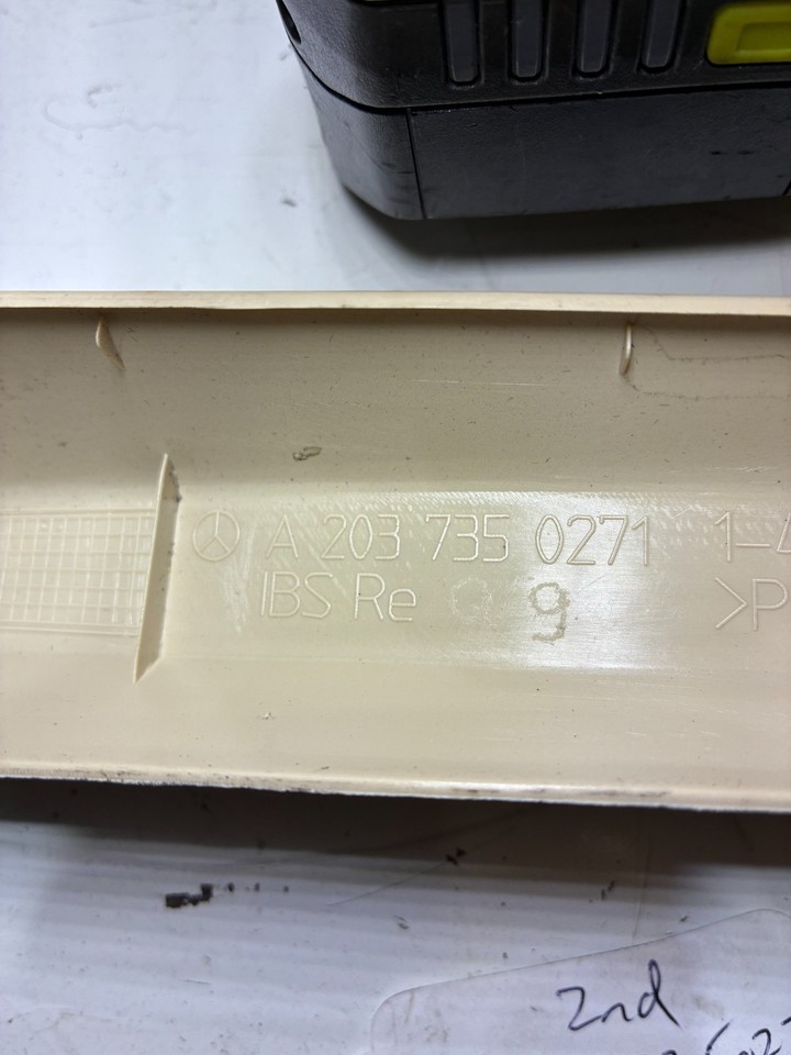 Front Right Window Frame Panel 2037350271 01-07 Mercedes Benz W203 C230 ...