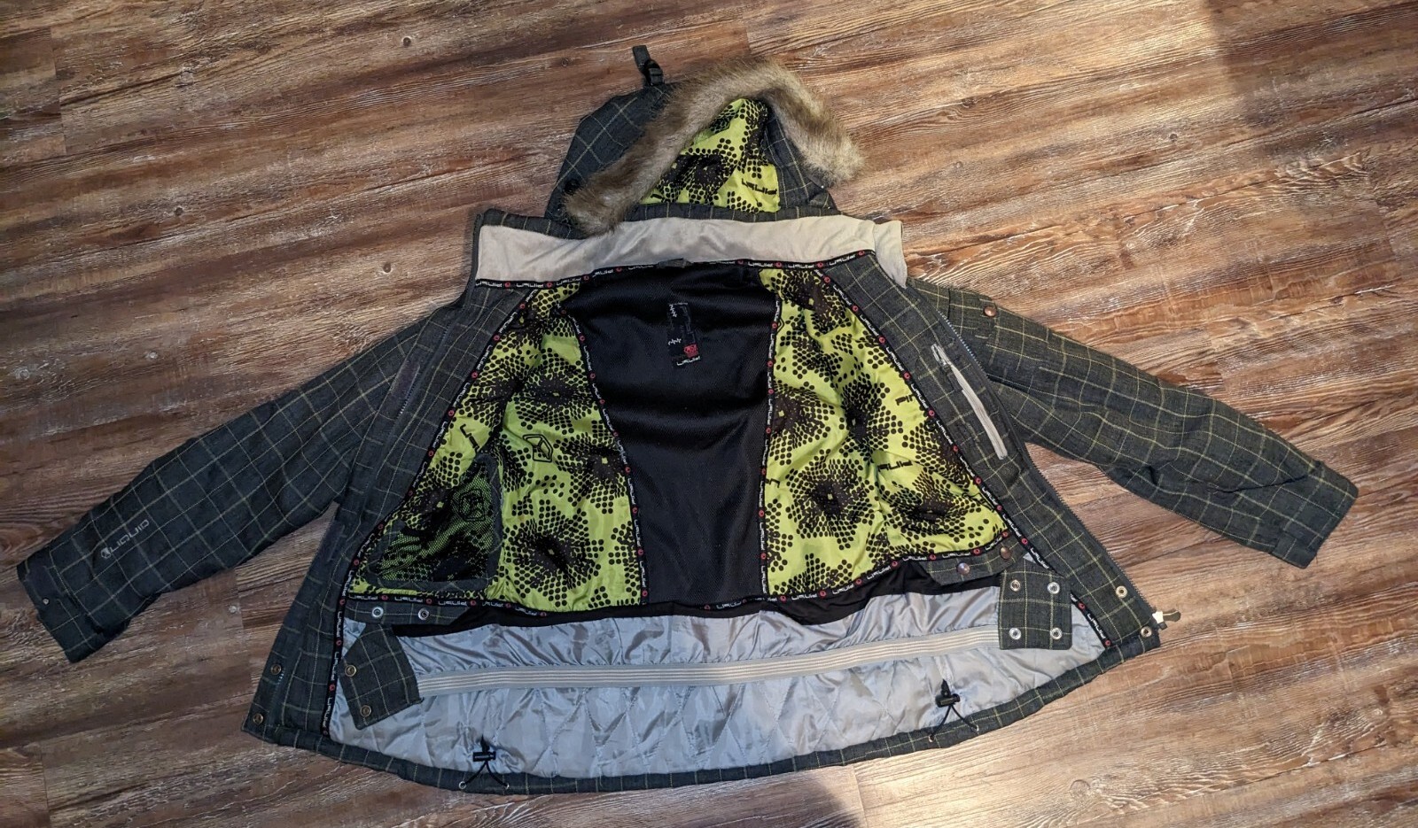 Liquid Boardwear grey plaid ski jacket w/ faux fur trimmed hood Medium ...