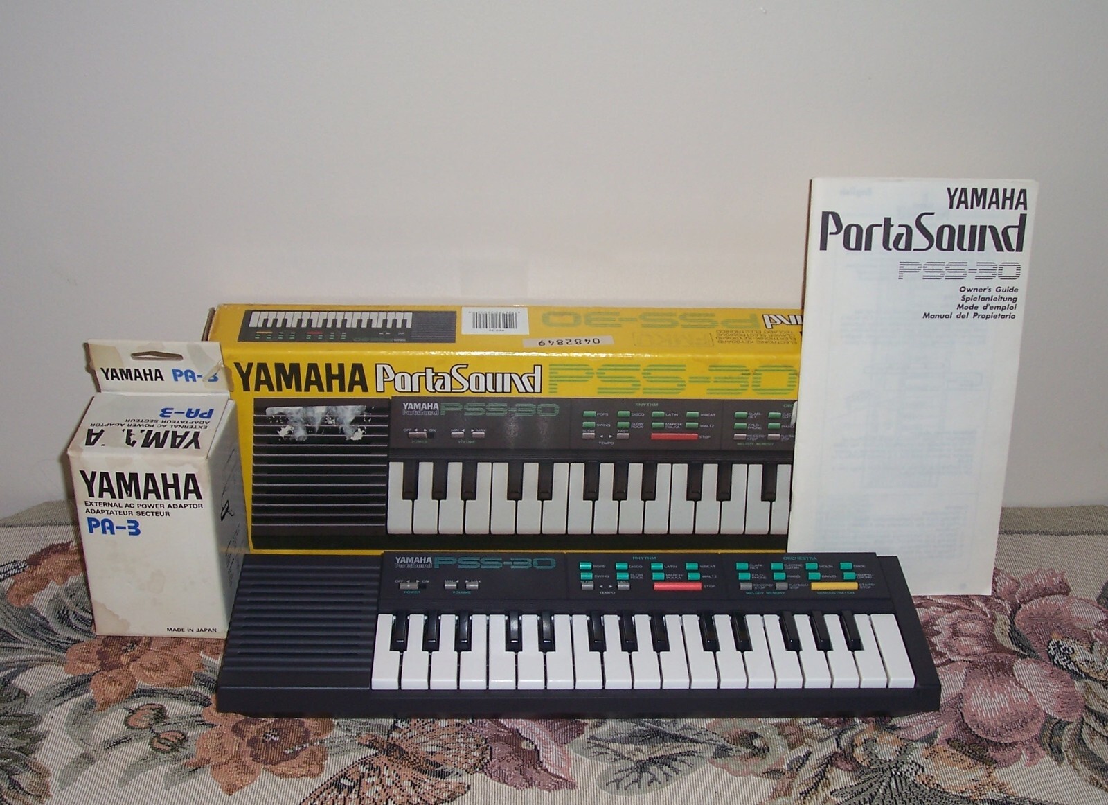 Yamaha PortaSound PSS-30 Electronic Keyboard with Owner's Guide and ...