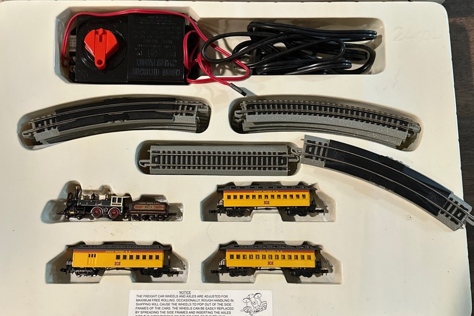 Bachmann 24004 PRAIRIE FLYER N Scale Electric Train E-Z Track Ready-to ...