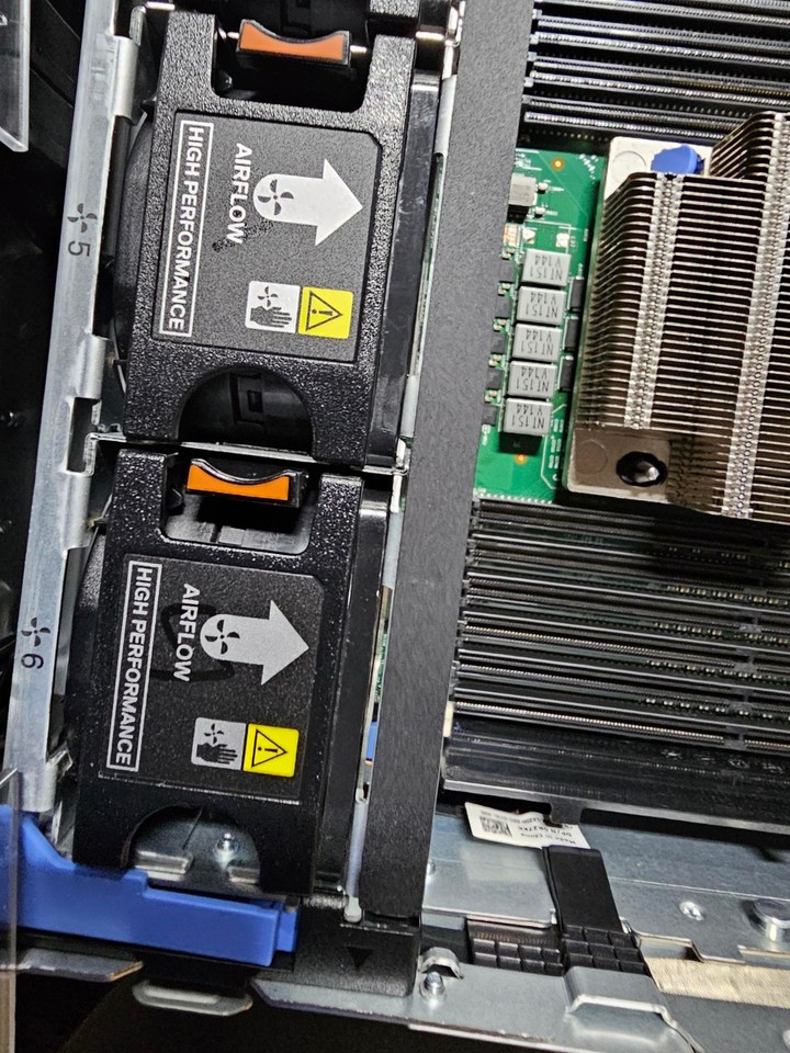 Dell EMC VxRAIL V570F 24-SFF CTO 2x Intel Gold 6152 2.1Ghz 22C / 2x psu ...