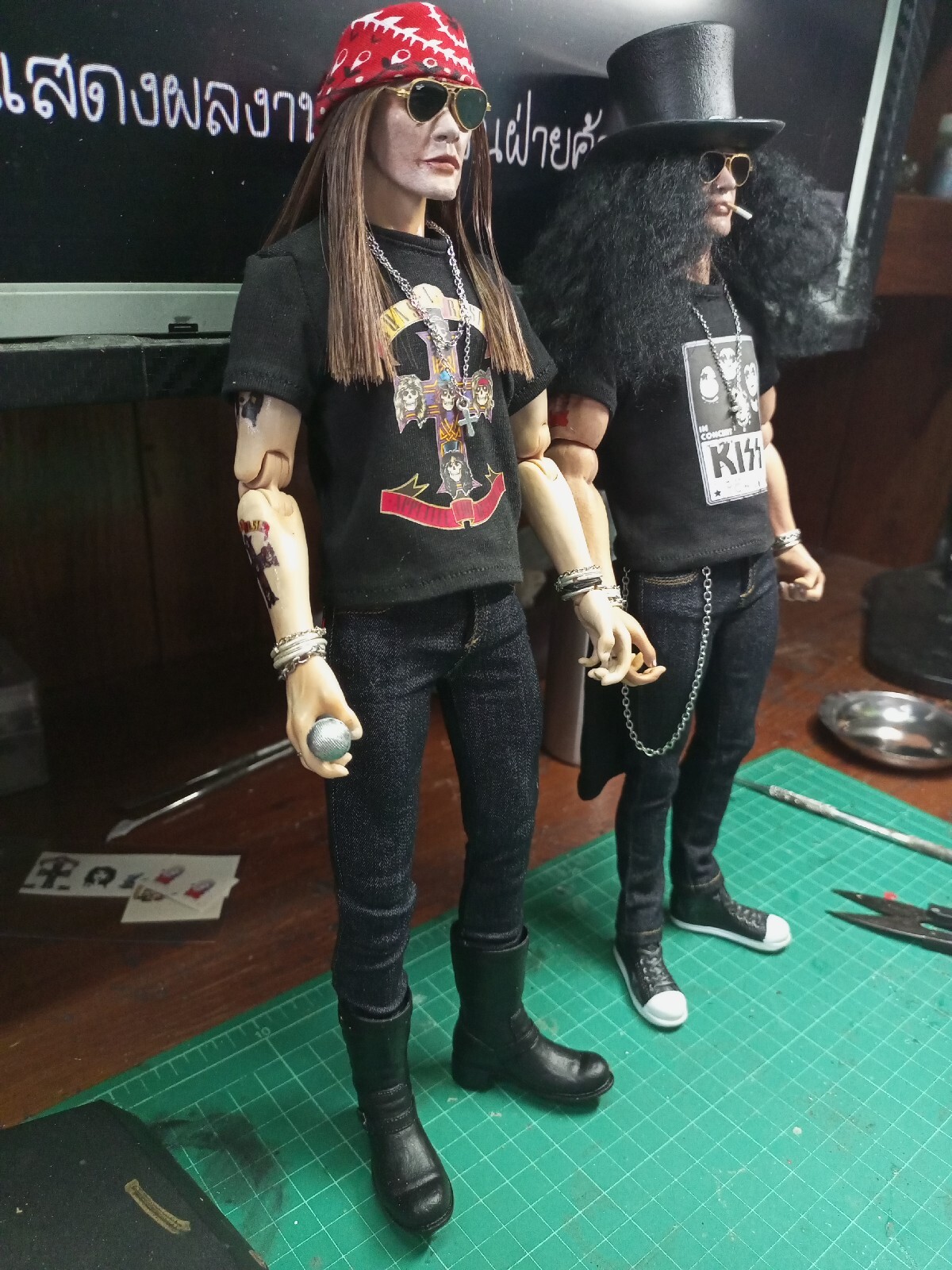 1/6 Custom Slash and Axl Gun n Roses Full Figure With Guitar And ...