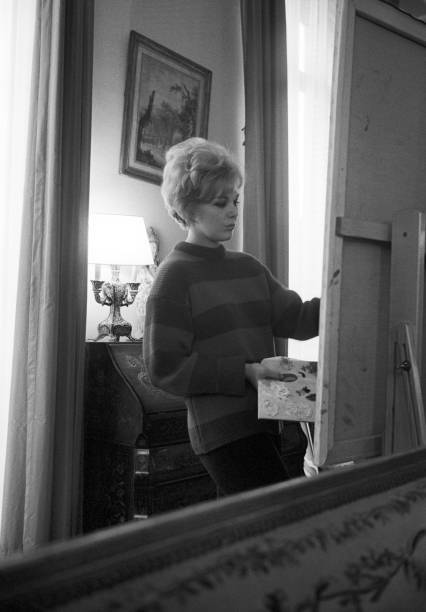 Kim Novak painting in her house in Paris Paris 28th September 1962 Old ...