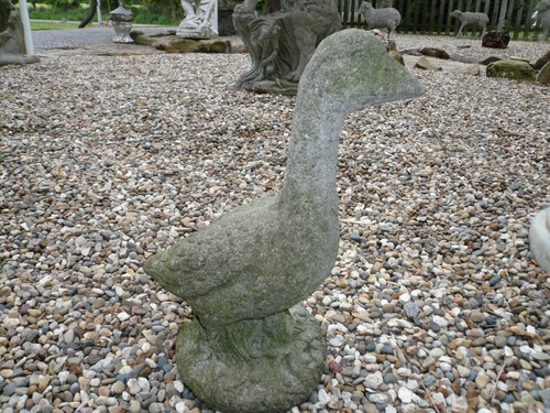 BEAUTIFUL WEATHERED WORN VINTAGE CEMENT/CONCRETE OLD GARDEN GOOSE 14 ...