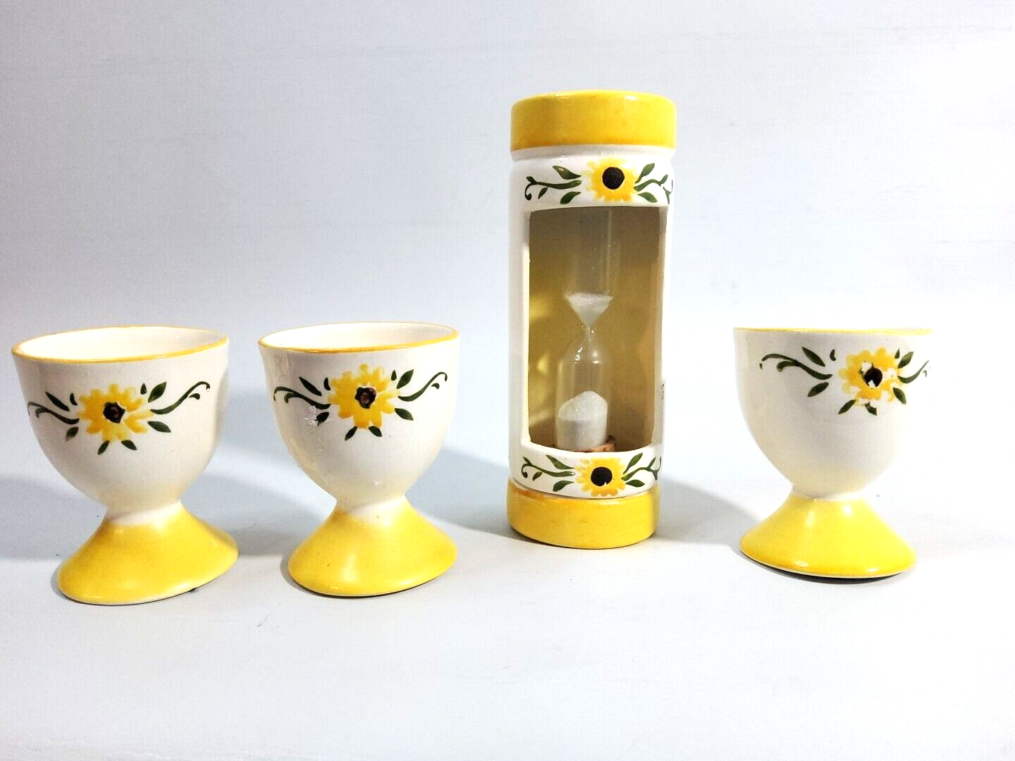 VINTAGE CERAMIC SAND TIMER & 3 Cups WITH FLOWERS Cracks Chips | eBay