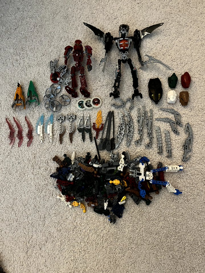 HUGE RARE Bionicles Lot - Complete Figures + 1.5 lb Lot, Masks, Weapons ...