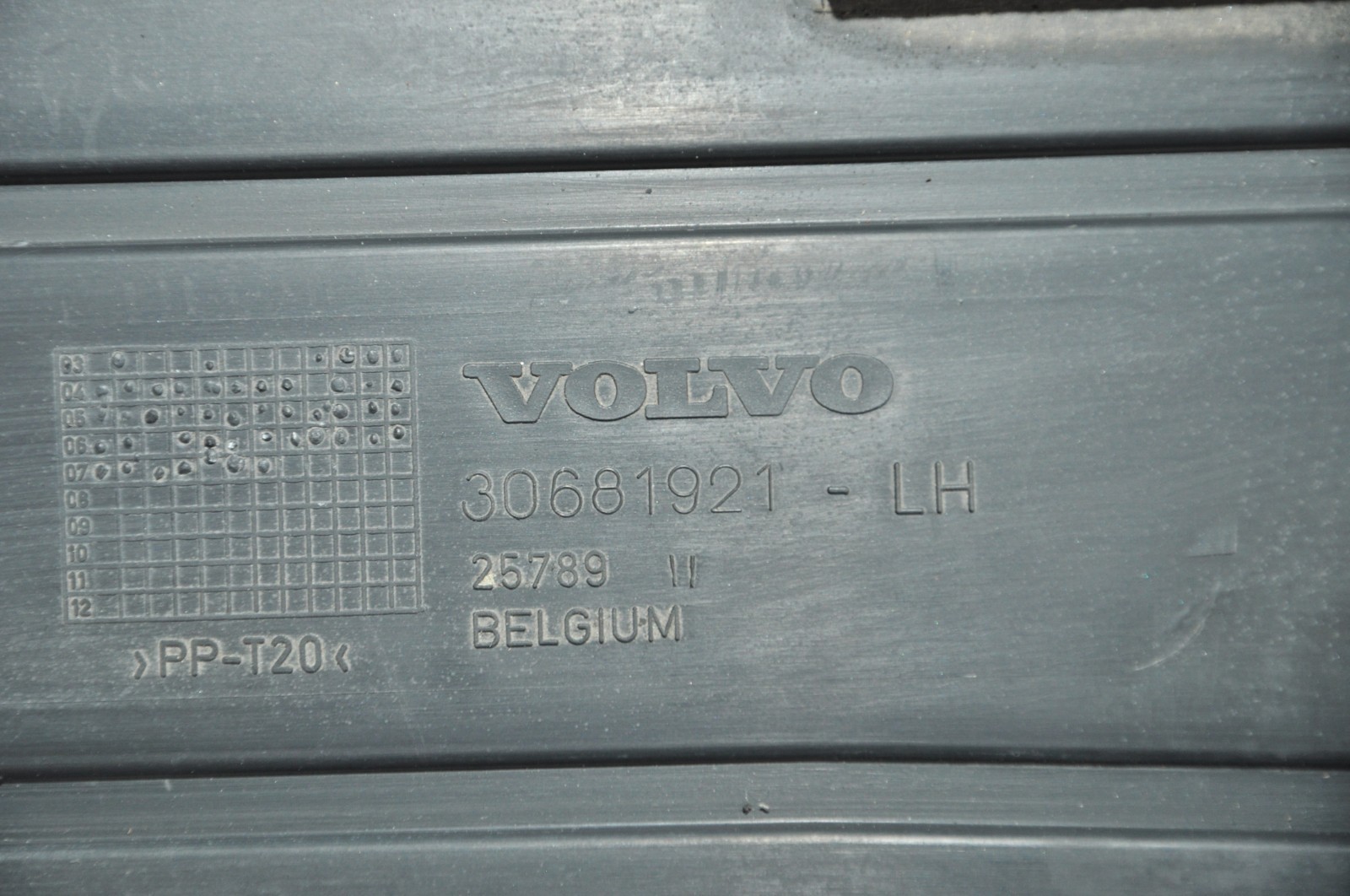 2004-13 Volvo C30 C70 S40 V50 Left Lower Air Guide Splash Guard Shield ...