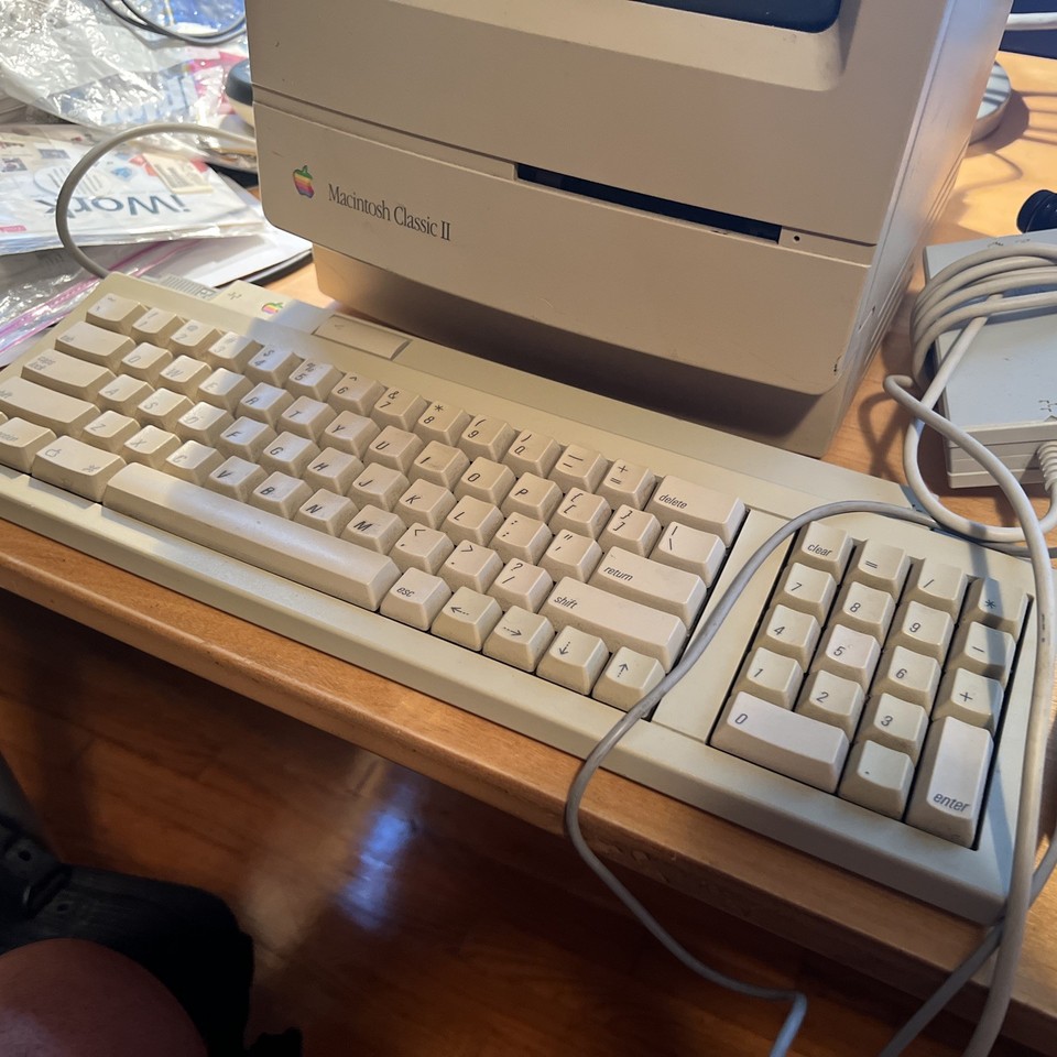 Vintage Macintosh Classic II Apple Computer M4150 For Parts Or Repair ...