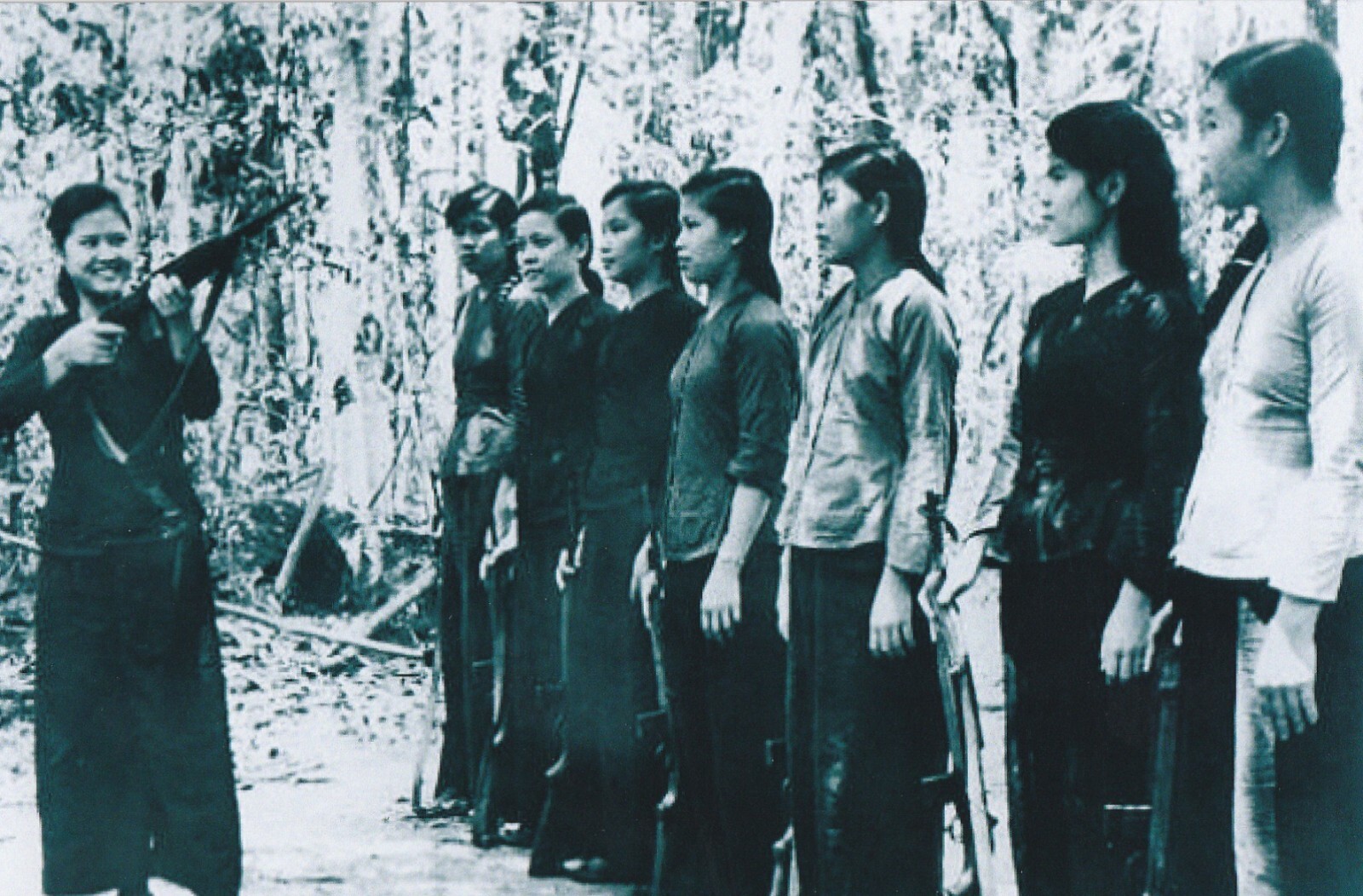 Vietnam War Photos -- Female VC Soldier Training | eBay