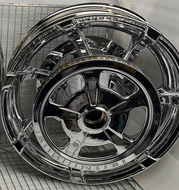 Harley Davidson Agitator Rear Wheel Chrome CVO 47951 10 18 X 5 Touring ...