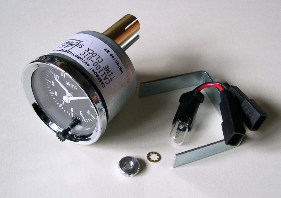 Genuine Smiths 12V Classic Car Clock with Chrome Bezel & Black Face ...