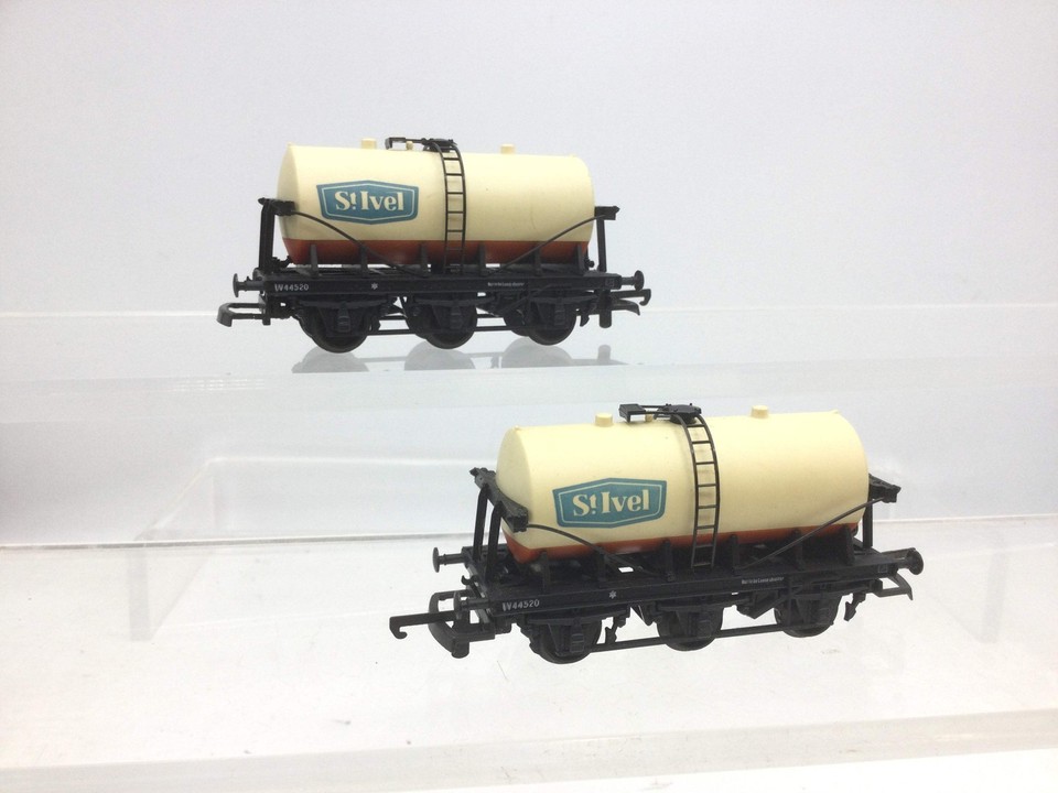 Lima 305641 OO Gauge 6 Wheel Milk Tank St Ivel x2 | eBay UK