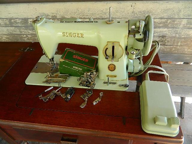 Singer RARE Gear Driven MODEL 15-125 UPHOLSTERY MACHINE Mint Green with ...