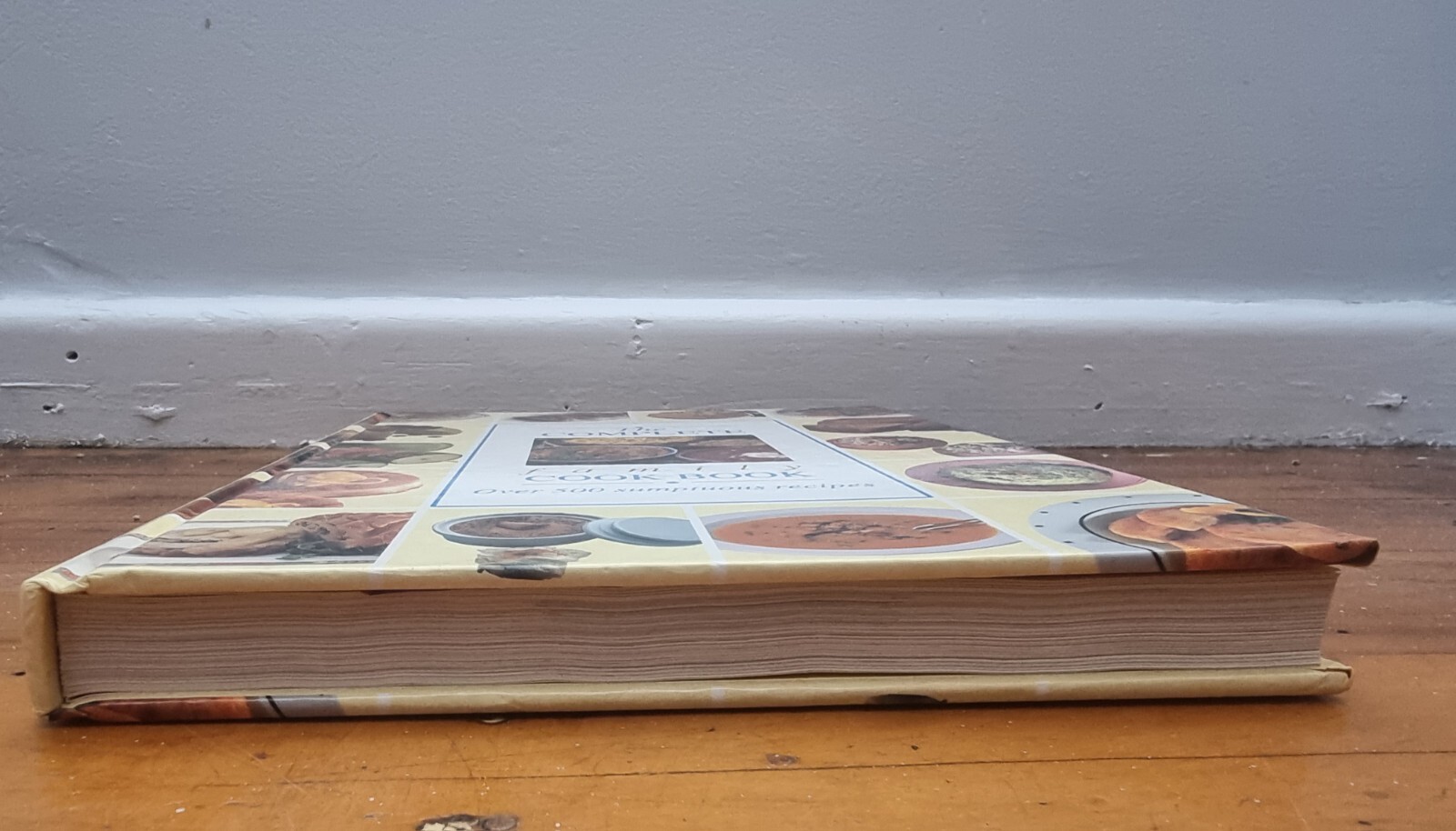 THE COMPLETE FAMILY COOKBOOK over 500 sumptuous recipes colour pictures ...