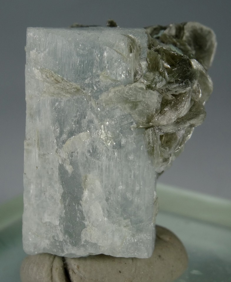 AQUAMARINE -56 CARATS AQUAMARINE var BERYL WITH MICA FELDSPAR PAKISTAN ...