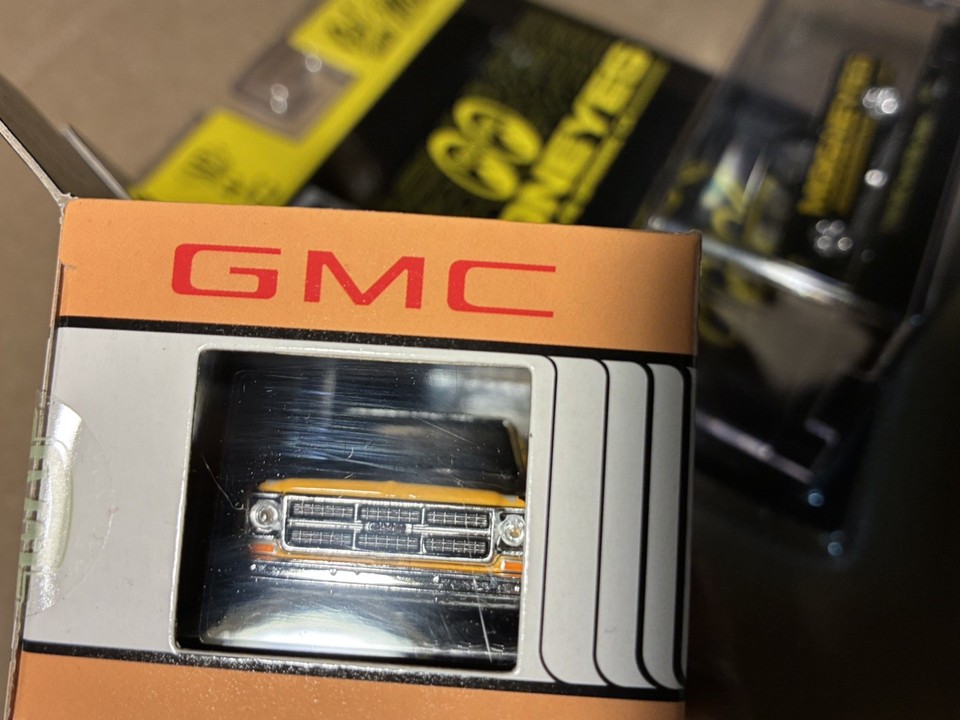 M2 Machines Square Body 1:64 1976 GMC Sierra Grande 15 Orange SS02 + 88 ...