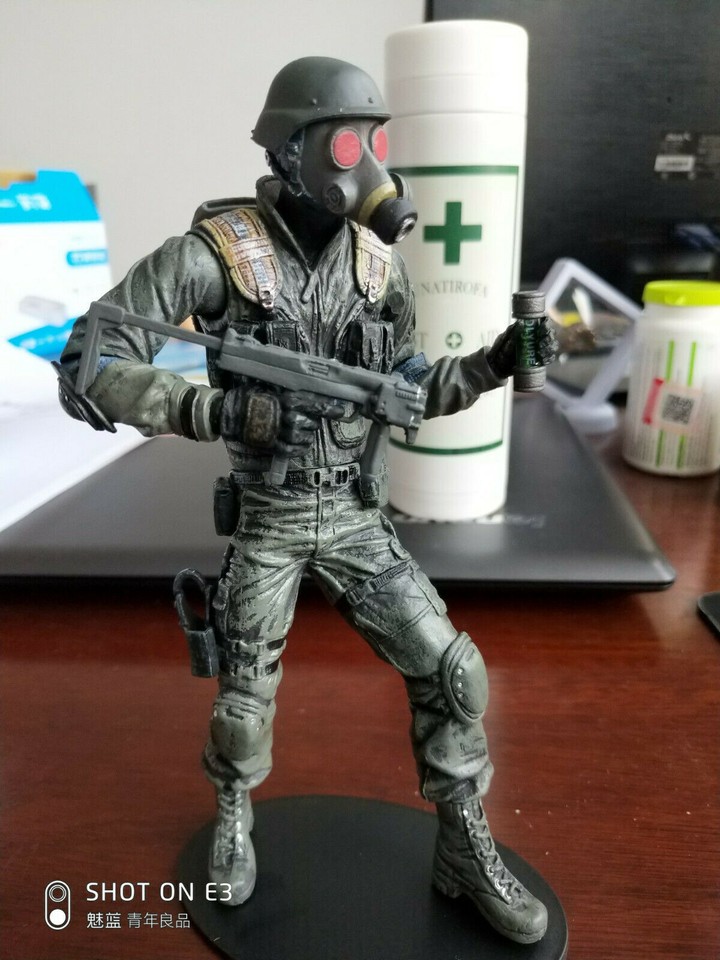 Resident Evil 10th Anniversary Biohazard Hunk Action Figure New in Box ...