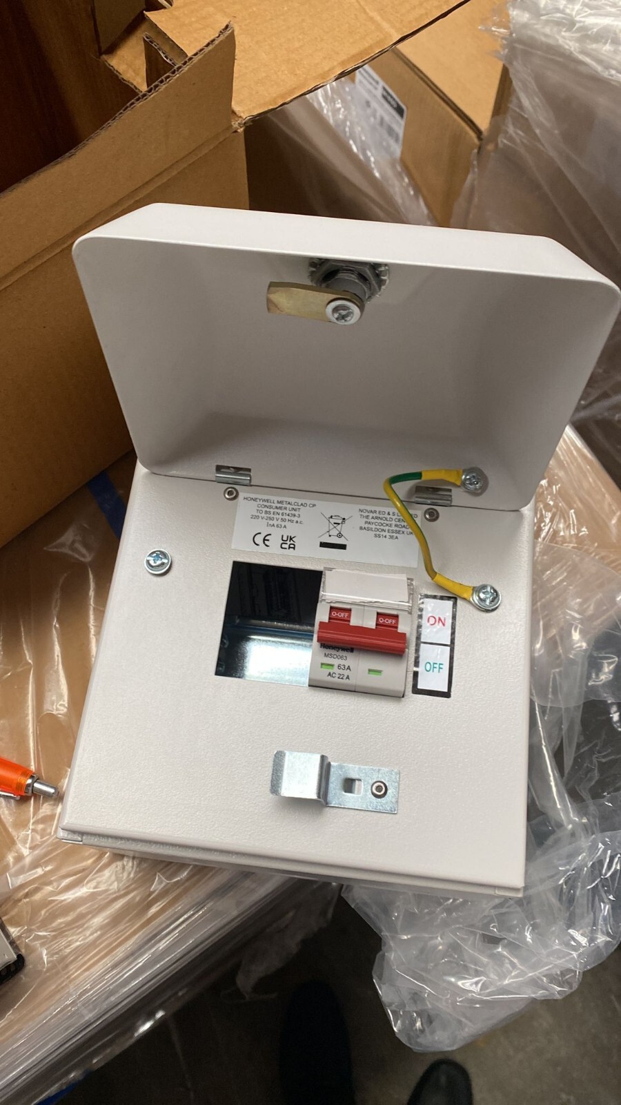 Honeywell 4 Way Consumer unit Metal Clad Main Switch 2 Mcbs 6a 32a ...