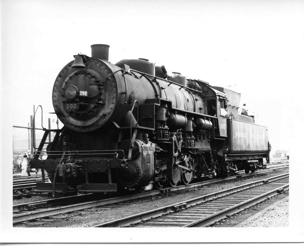 Q428 RP 1940/50s N&W NORFOLK & WESTERN RAILROAD TRAIN ENGINE Q428 RP 1940/50s N&W NORFOLK & WESTERN RAILROAD TRAIN ENGINE