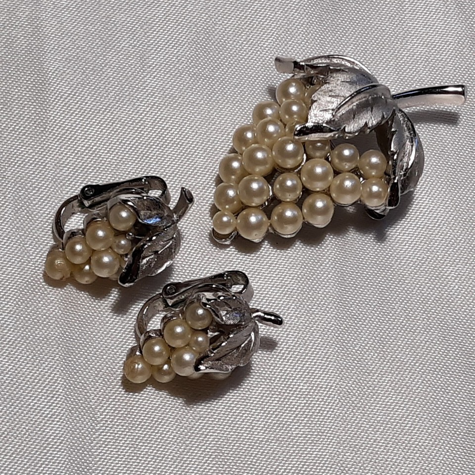 C1940s Alfred Philippe Design Crown Trifari Pearl & Silver Earrings ...