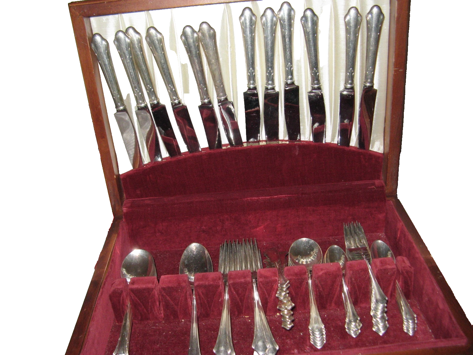 GORHAM SILVER PLATED FLATWARE PAT 1933 "LADY CAROLINE" Service For 12 w ...