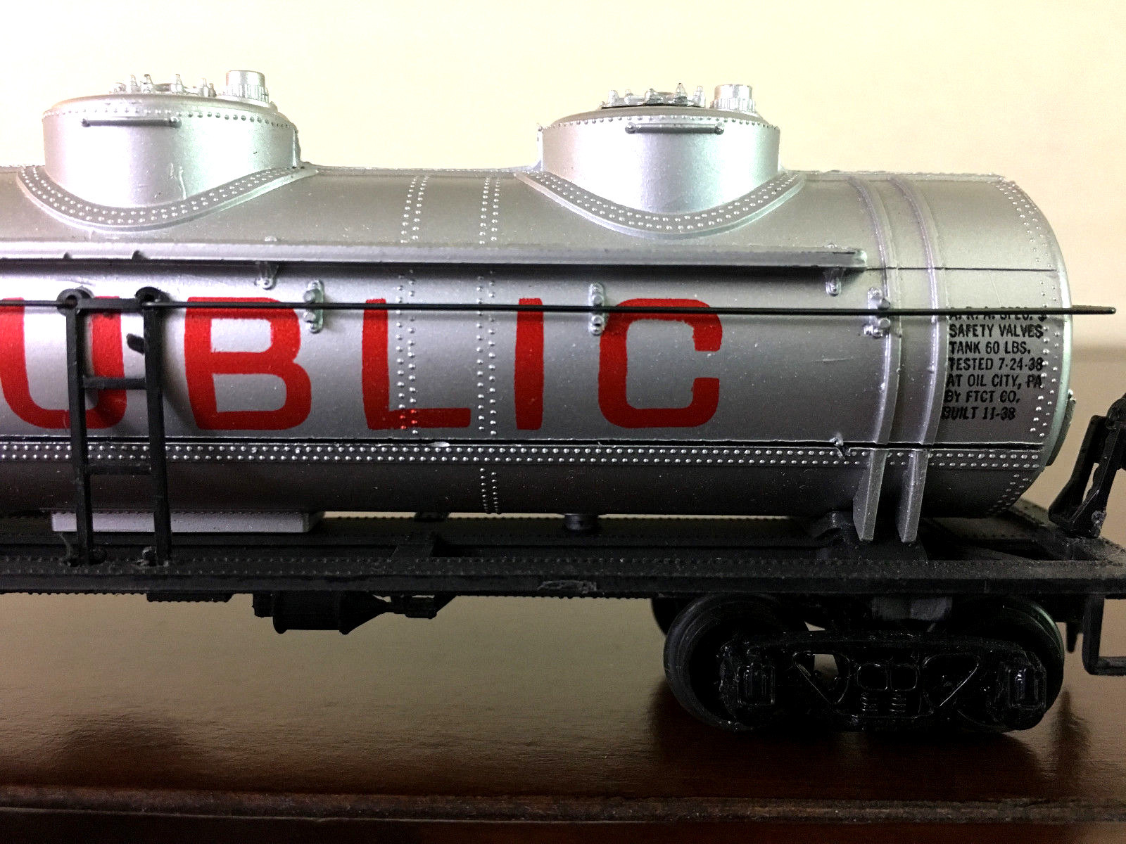 HO Scale AHM Republic 8181 Tank Car | eBay