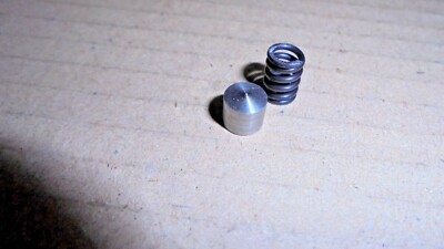 Triumph STAG TR6 ** GEAR LEVER ANTI RATTLE SPRING + PLUNGER ** New ...