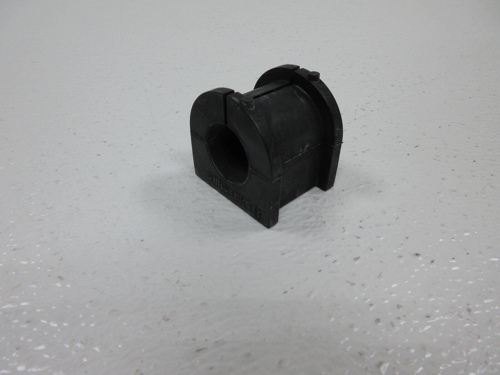 OEM MN101395 Rear Stabilizer Sway Bar Bushing for Mitsubishi Lancer ...