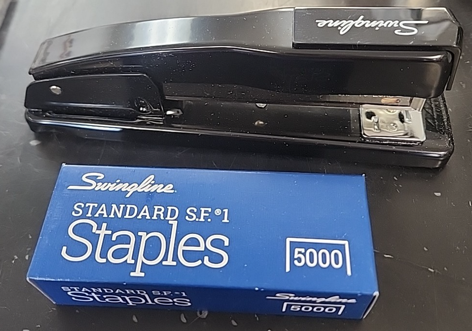 Swingline 444 Business Full Strip Desk Stapler/ 20 sheets Black with ...