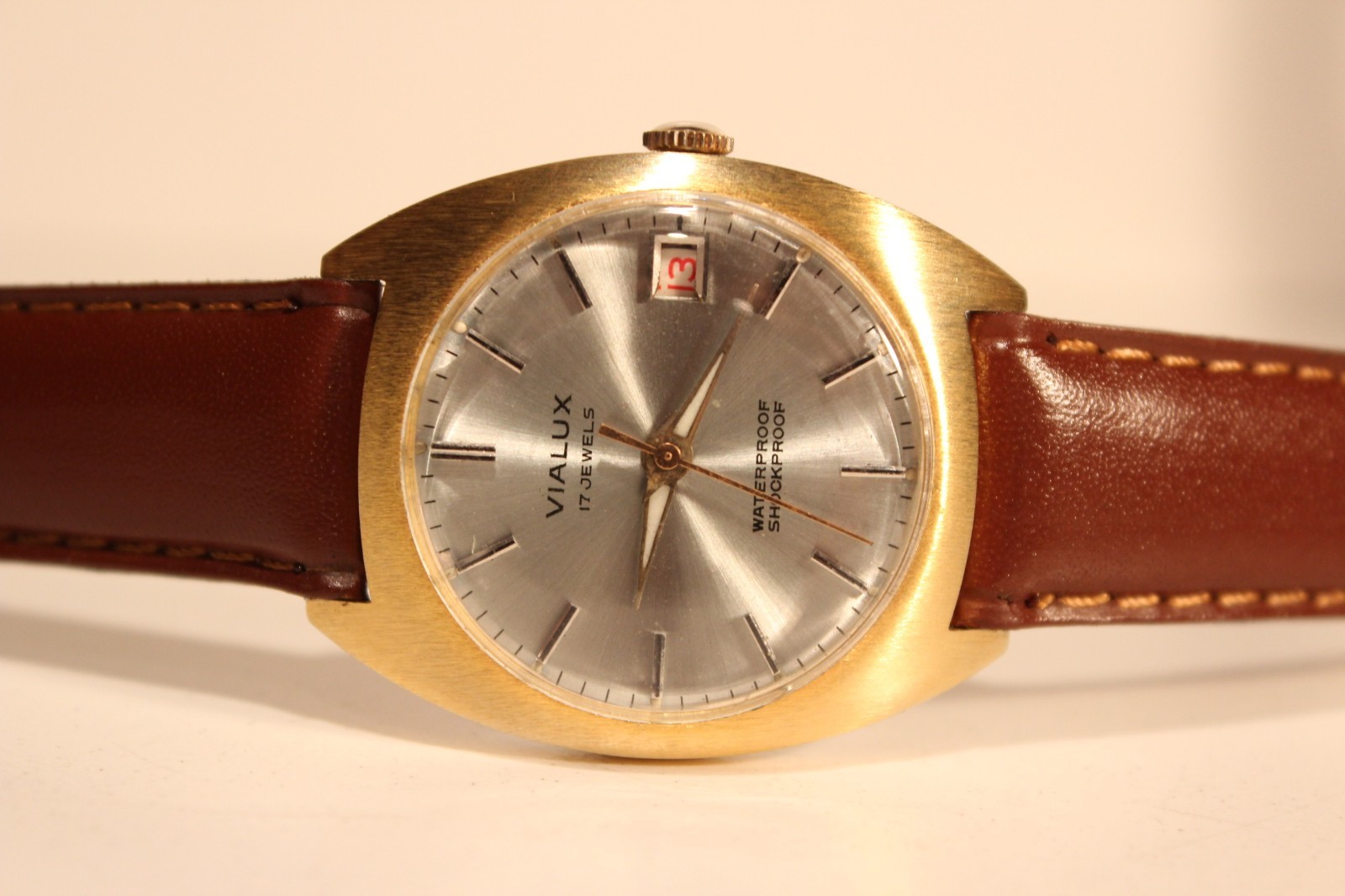 VINTAGE NICE CLASSIC GOLD PLATED SWISS MEN'S HAND WIND UP WATCH 