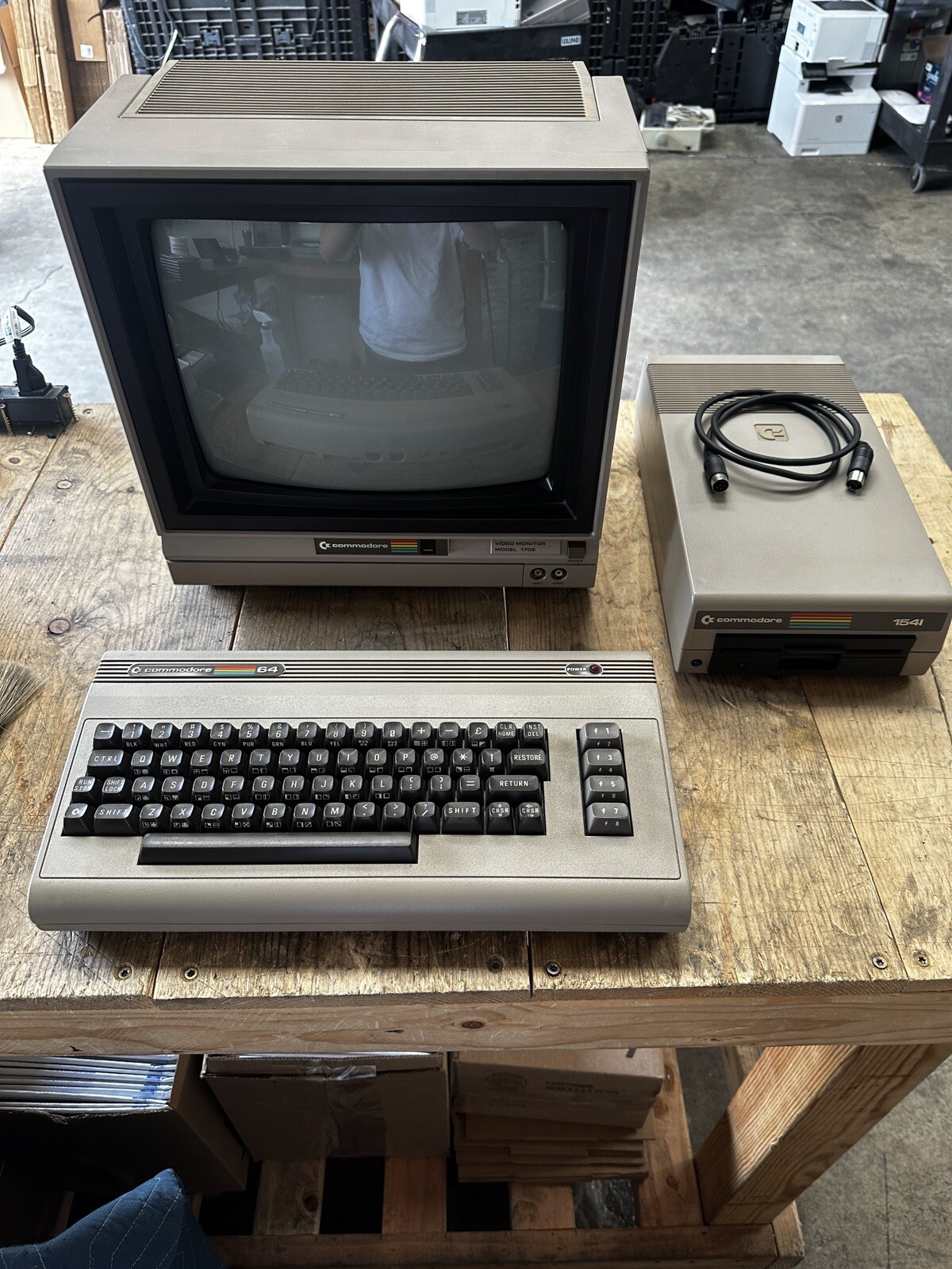 LOT - Commodore 64, Video Monitor 1702, Commodore 1541 + Lots Of Extras ...