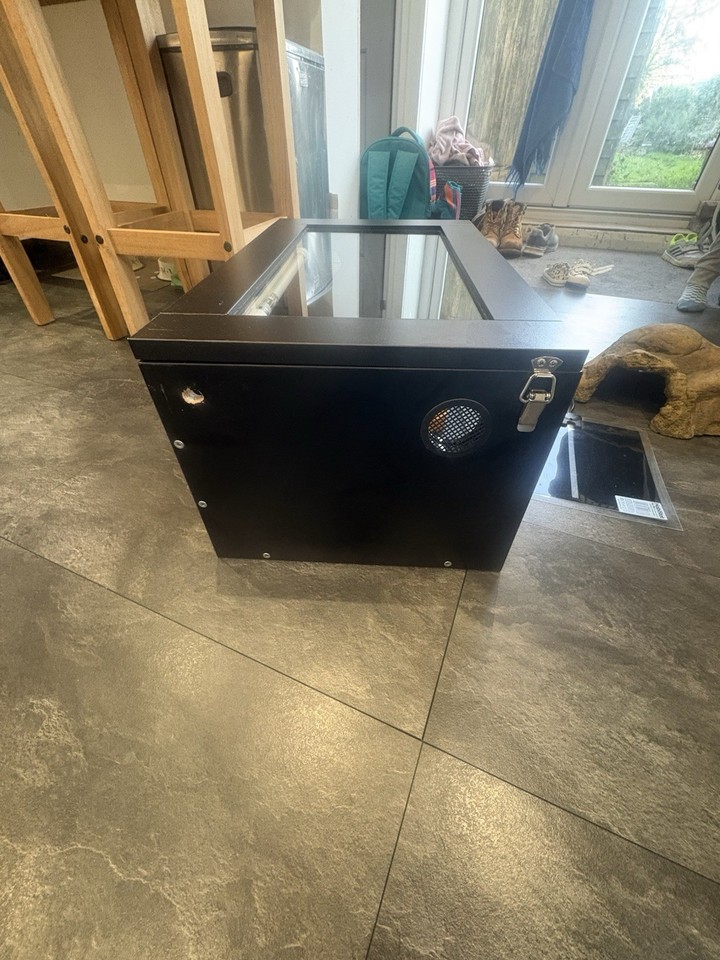 Leopard Gecko Cage Reptile Tank Terrarium Paid 300 Pound For It Selling ...