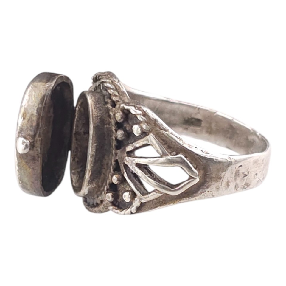 Vintage 925 Sterling Silver Poison Ring Black Onyx Cabochon Locket Size ...