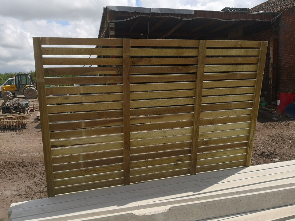 Heavy Duty Horizontal Modern Slotted Fence Panels Pressure Treated 🇬🇧 ...