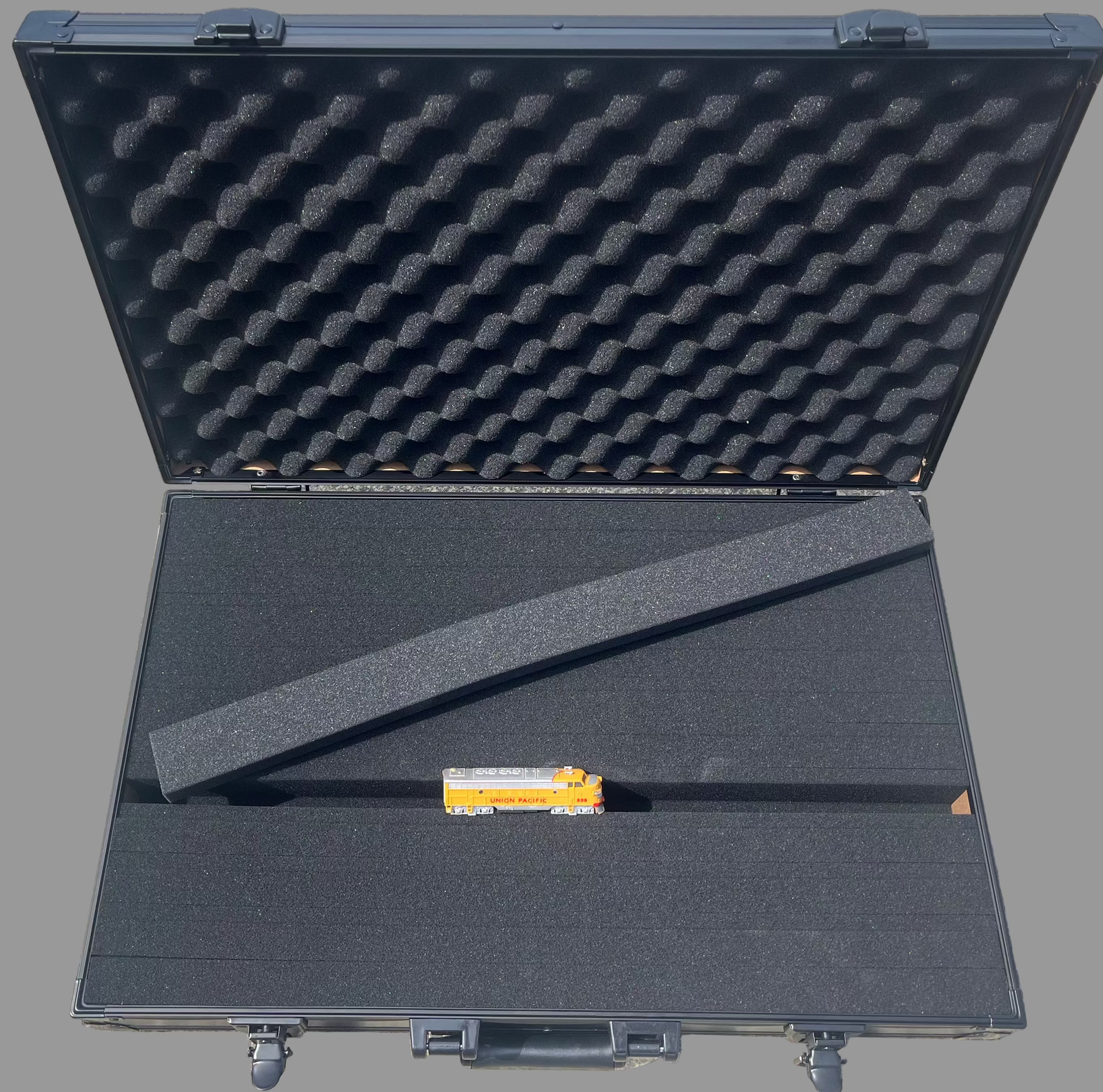 Hard Sided Storage / Transport case for N Scale Model Trains. Attache ...