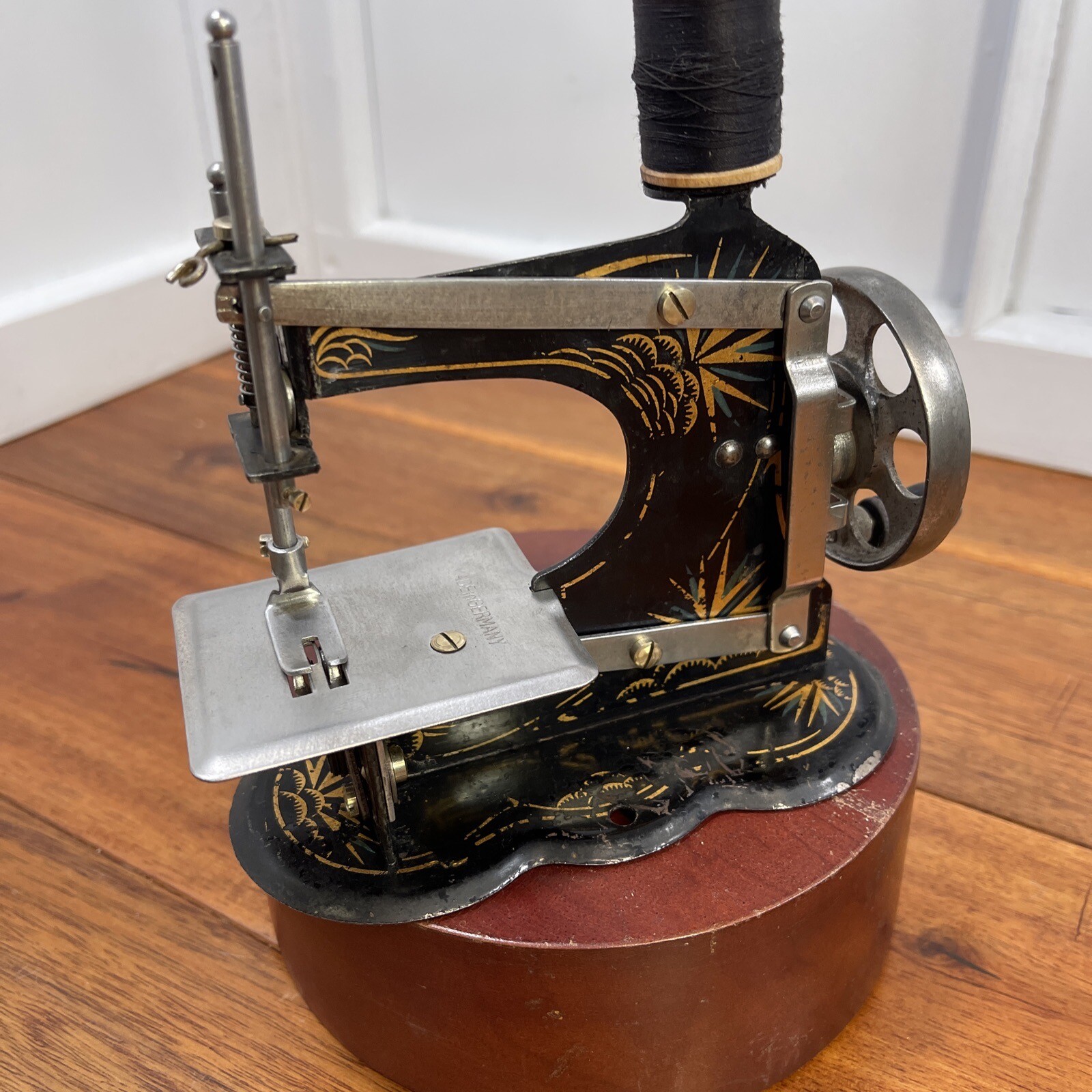 Early 1900's Muller Flat Base Toy Child's Sewing Machine MCM Decals ...