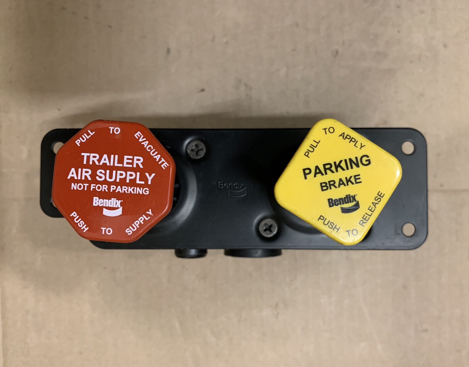 FREIGHTLINER BENDIX AIR BRAKE VALVE ASSEMBLY 5018673 1M1310T 5018303 | eBay