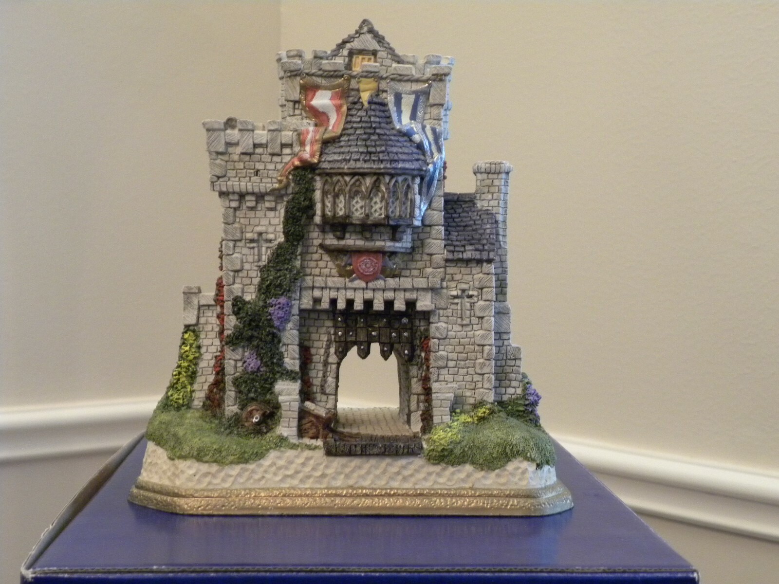 David Winter Cottages BISHOPSGATE Premier Castle 1455/3500 COA | eBay