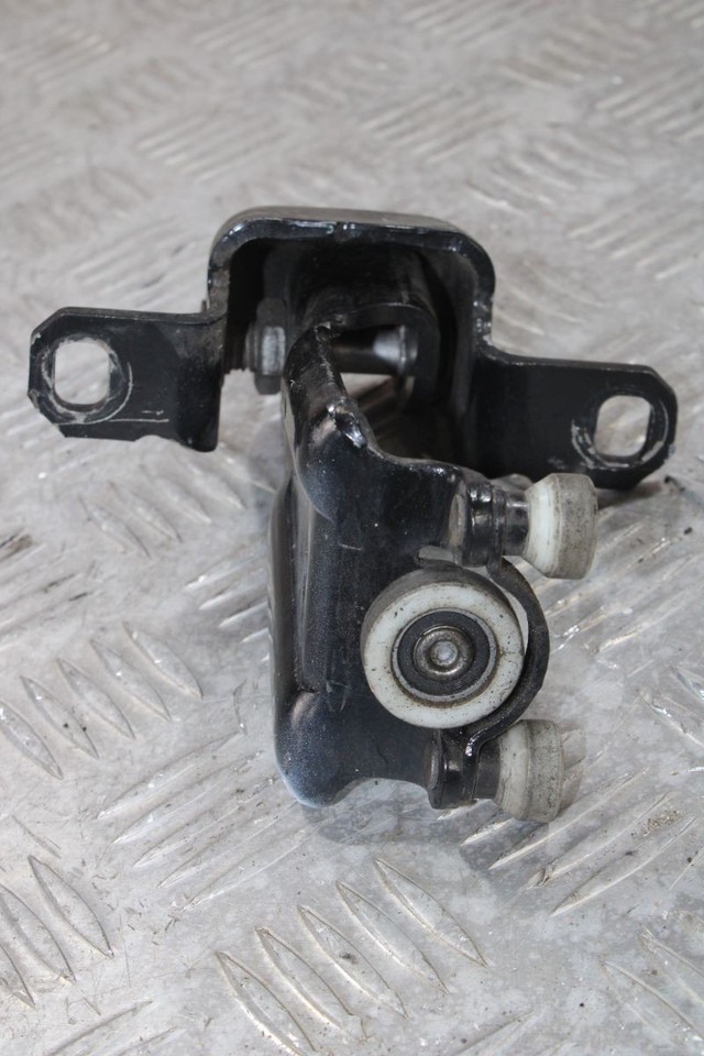 Mercedes Vito PANEL VAN W447 Driver side sliding door middle roller ...