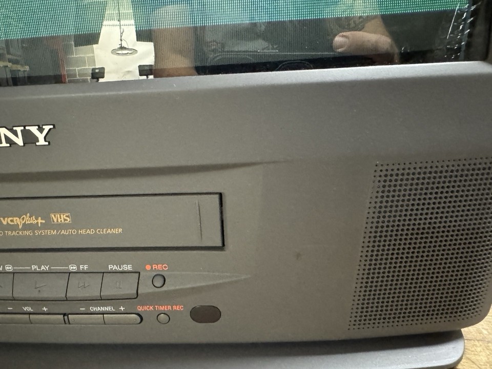 Sony Trinitron KV-20VM40 20" CRT TV/VCR Combo VHS Retro Gaming Vintage ...