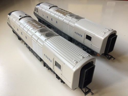 Hornby OO Gauge Complete ‘Platinum Jubilee’ HST (R30215 train pack + 8 ...
