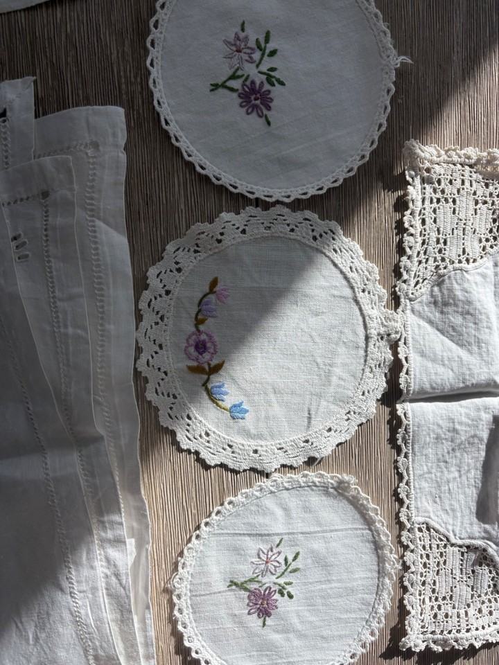 9 Vintage Embroidered Linens/Dolies lot Mixed Design Excellent Vintage ...