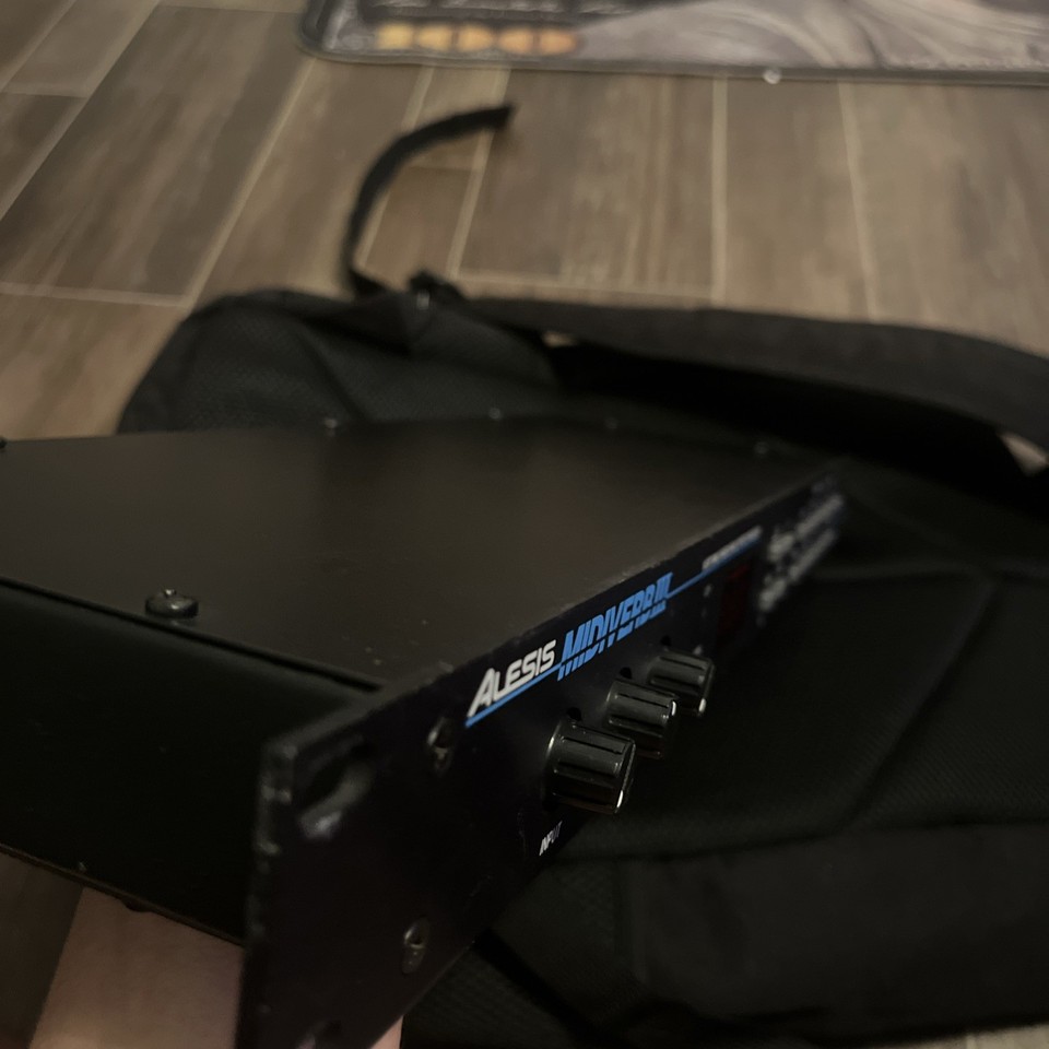 Alesis MIDIVERB III 16-Bit Digital Multi-Effects Processor Rack Unit ...