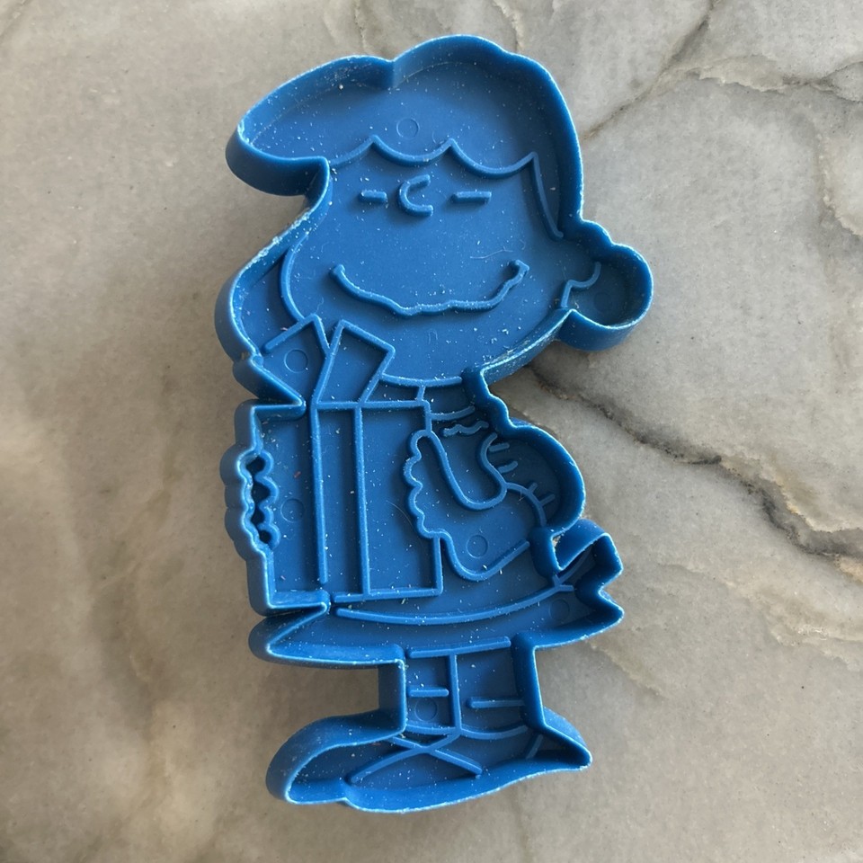 Vintage Peanuts Snoopy Cookie Cutters Lot Of 4 Charlie Brown Lucy Linus ...